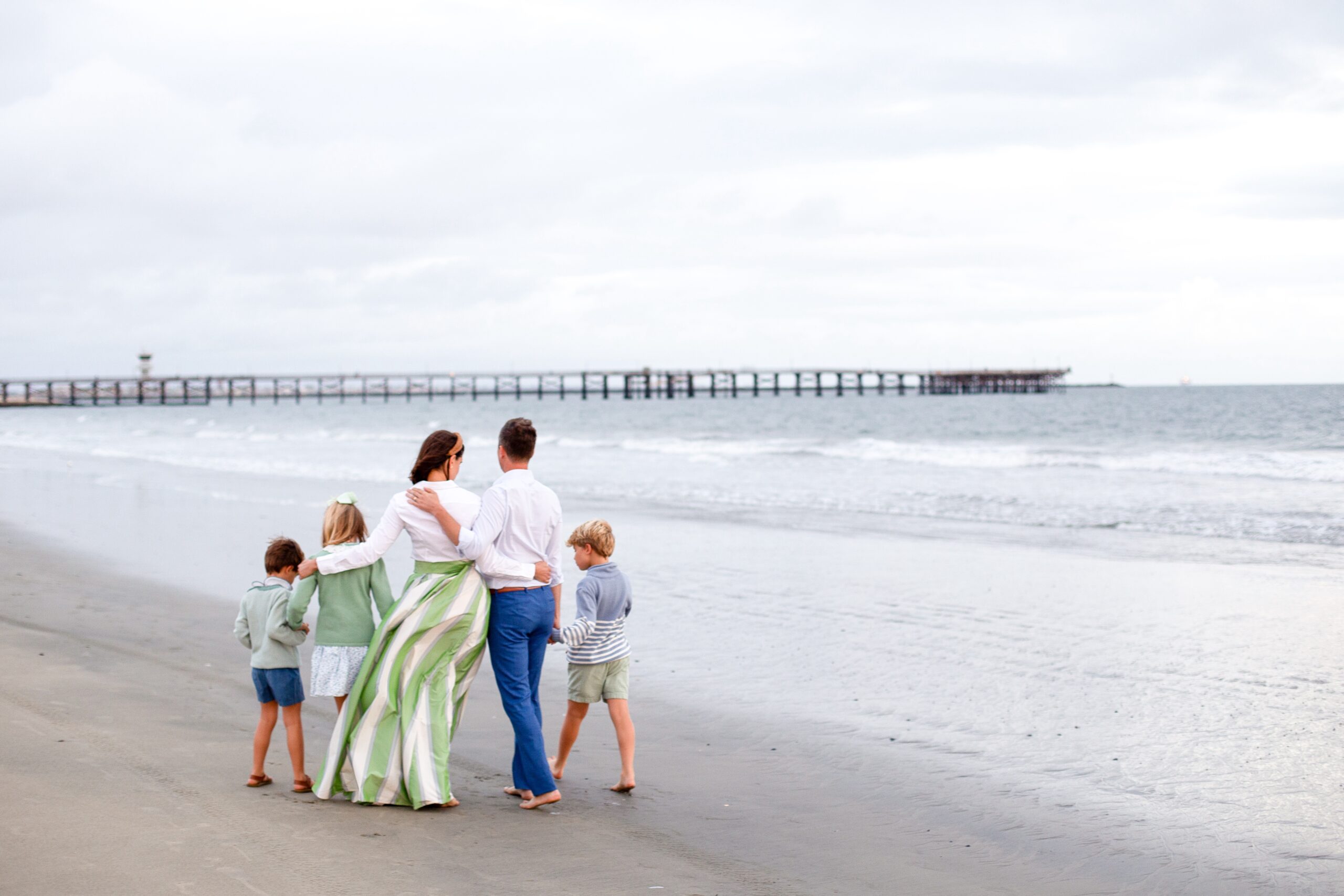 family-holiday-photo-outfit-ideas